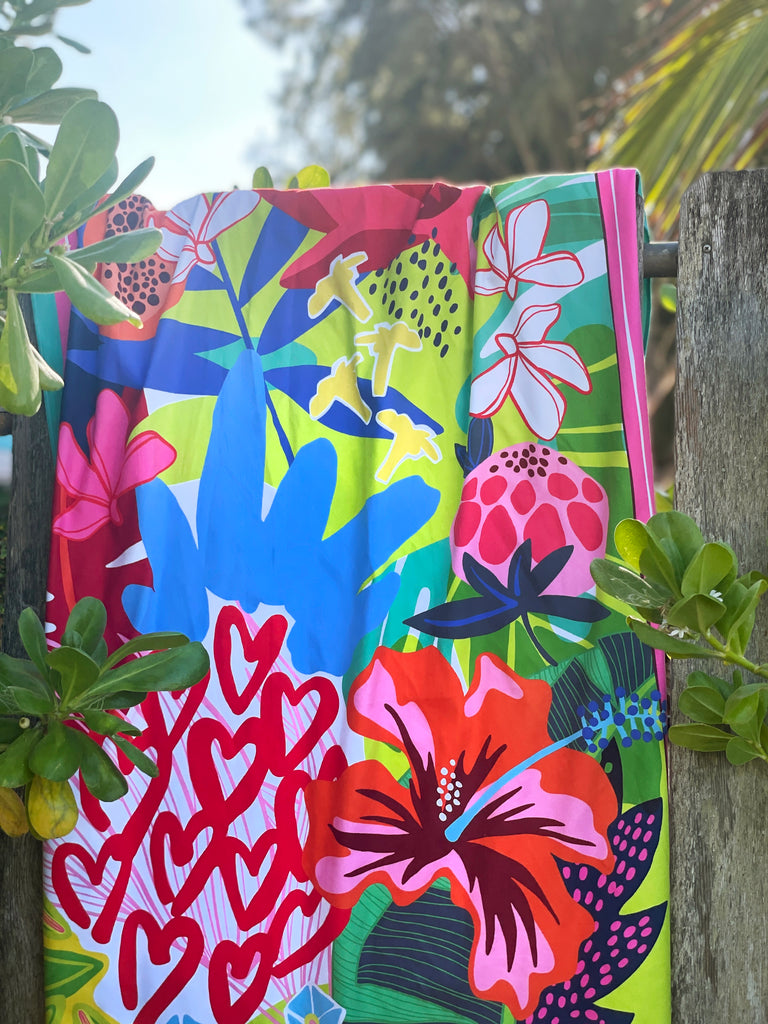 'TROPICAL PUNCH' by Suzanne Jennerich – Surfer Towel